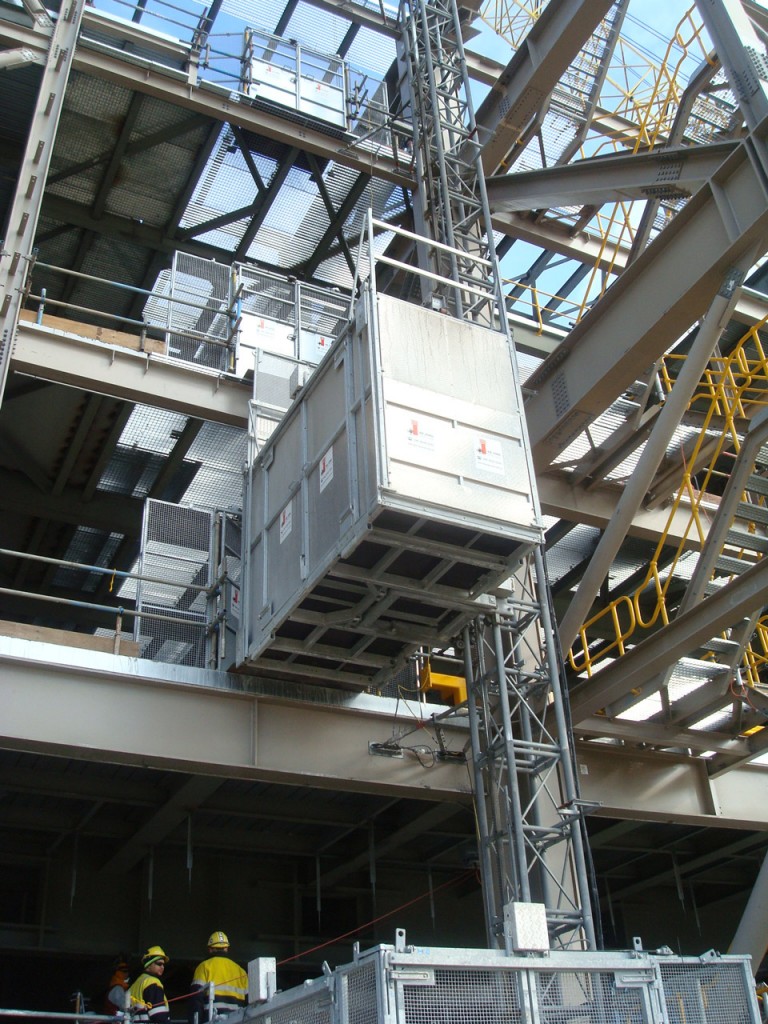 PT2000 - 2000KG Man & Materials Hoist